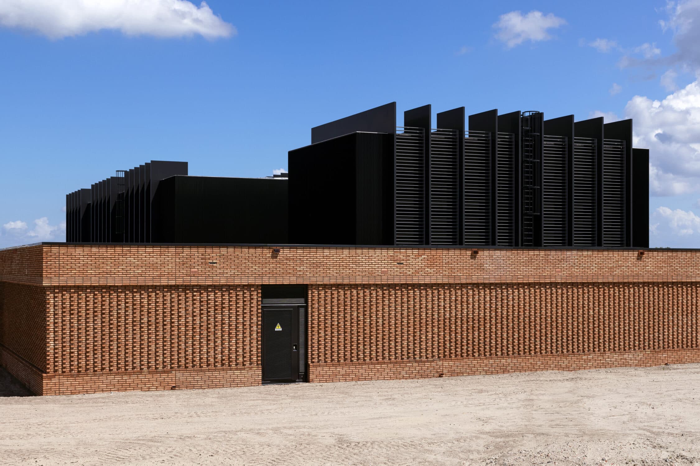 Gevel industrieel gebouw in Amsterdam | Metadecor