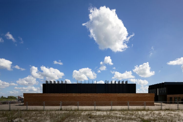 Gevel industrieel gebouw in Amsterdam | Metadecor