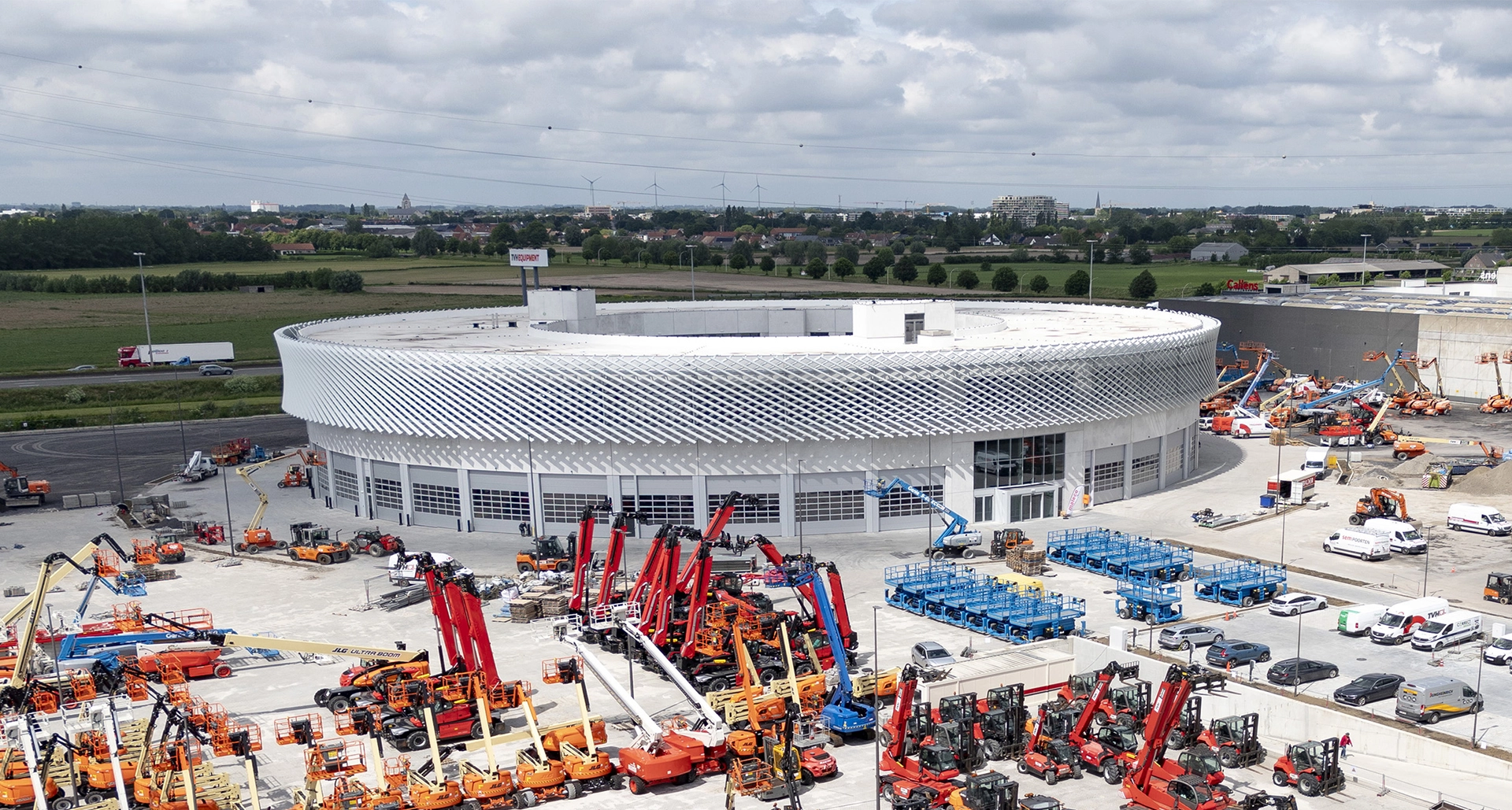 Bedrijfsgebouw TVH Equipment in Waregem